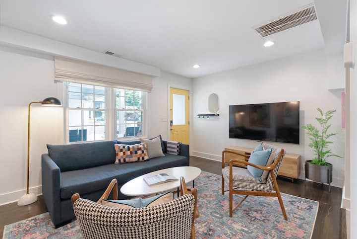 Music Row Bunk Cottage | Sleeps 6 + Free Parking - Nashville, TN