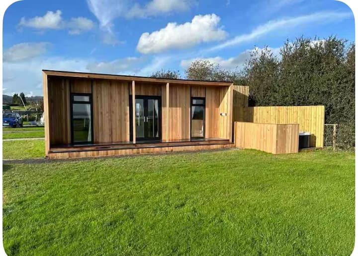 Luxurious Severn Chalet With Hot Tub - Forest of Dean