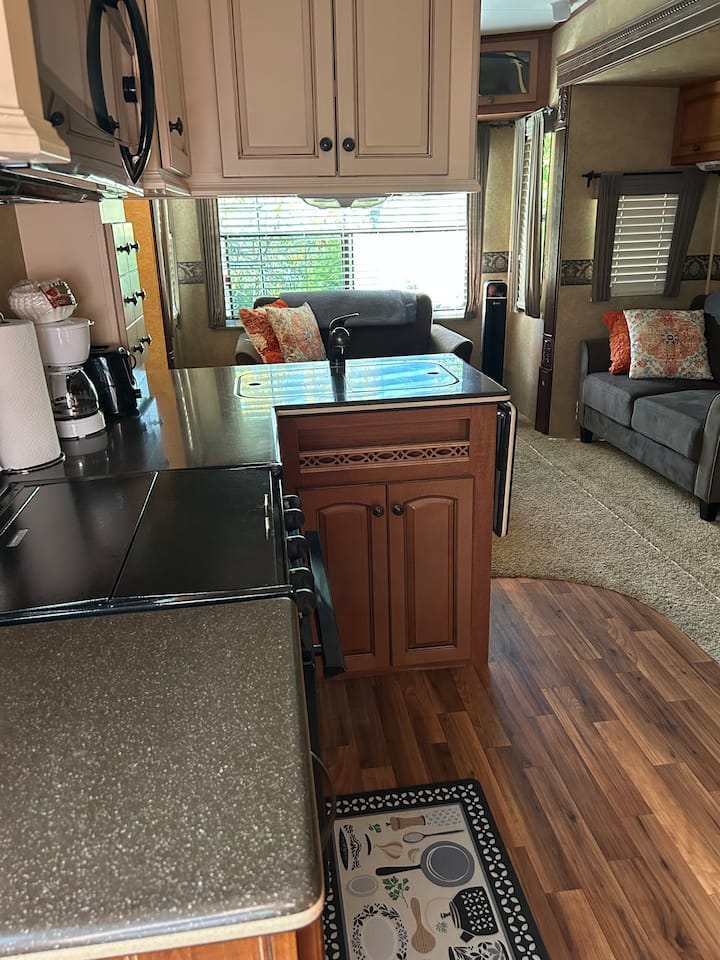 Cozy 5th Wheel On The Walker River! - Nevada