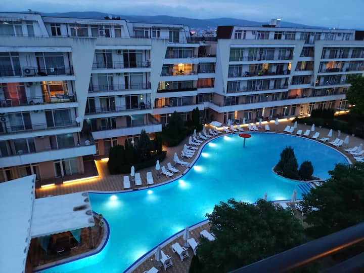 Penthouse Apt W/ 40sqm Balcony, Hot Tub & Views - Nessebar