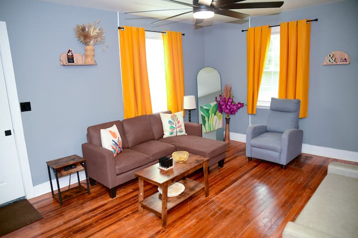 2br Townhouse Near Downtown-sleeps 6 Free Parking - Montgomery, AL