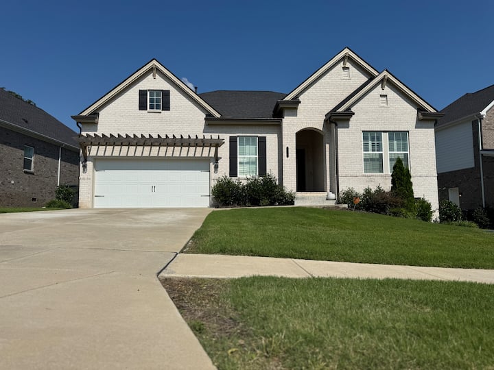 Luxury 4br/3ba Home. Fenced Yard Large Deck - Brentwood, TN