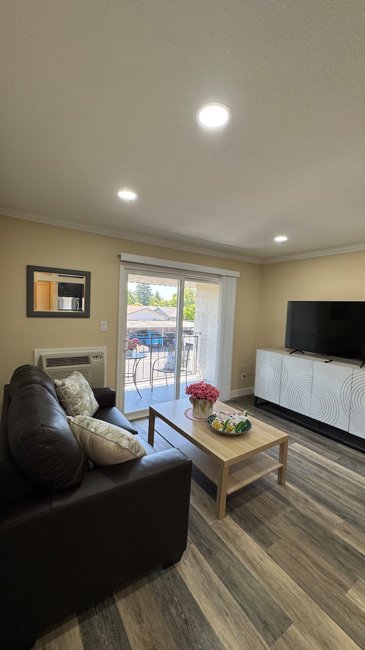 888 Pleasanton Apartment Unique Charming - Pleasanton, CA