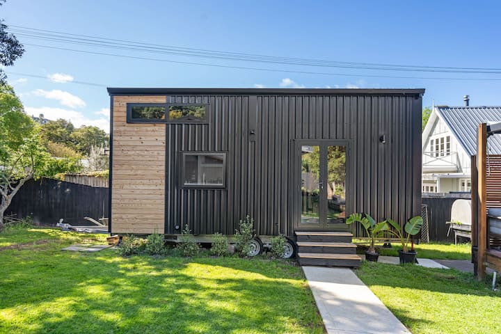 Inner City Zen Escape Tiny Home + Sauna & Plunge -