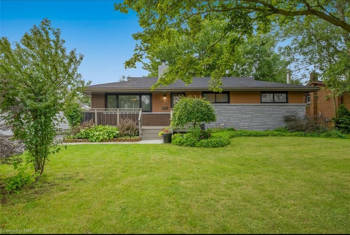 Cozy 3 Bedroom Property - 5 Mins To Niagara Falls - Niagara Falls