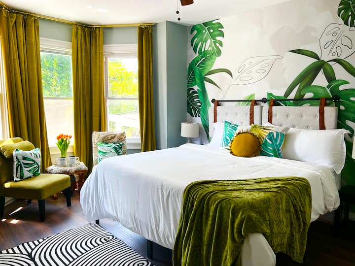 Jungle Vibes! Huge Private Home - Towson, MD