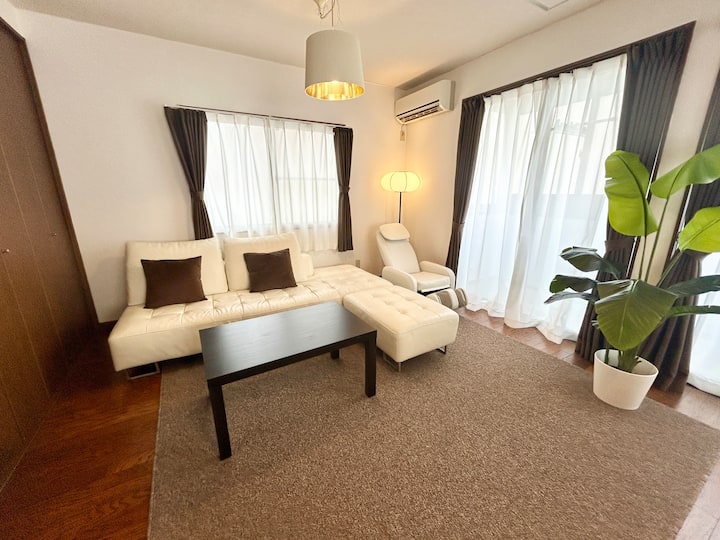 【長期滞在】街の中心部/広々70㎡ワンフロア貸切/最大8名/シモンズベッド/マッサージチェアで癒しを - 新潟市