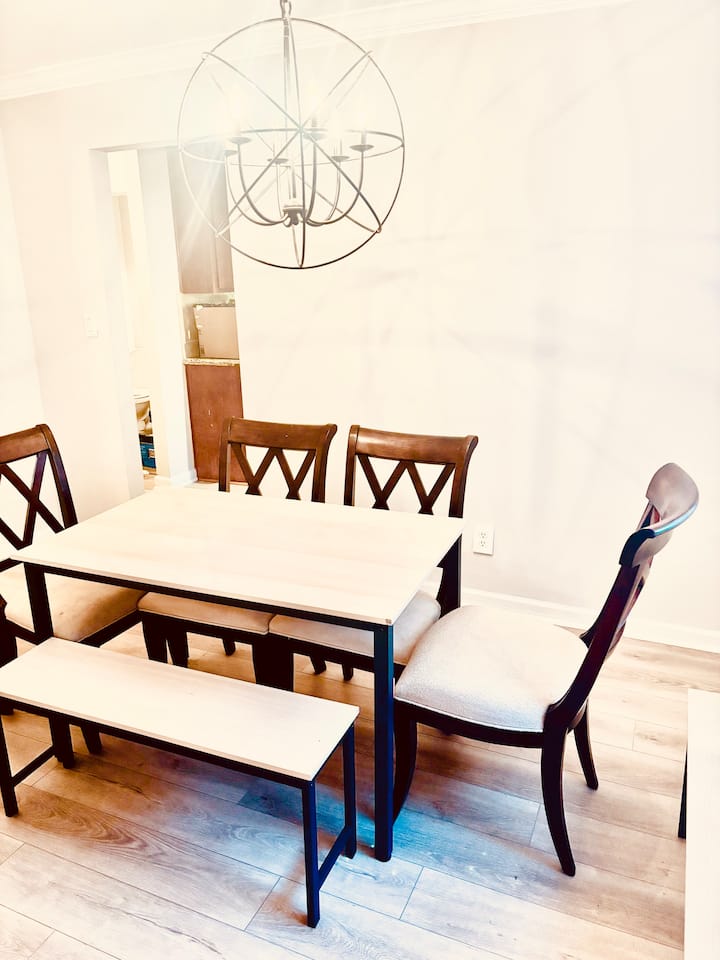 Exciting Home Away From Home! - Dunwoody, GA