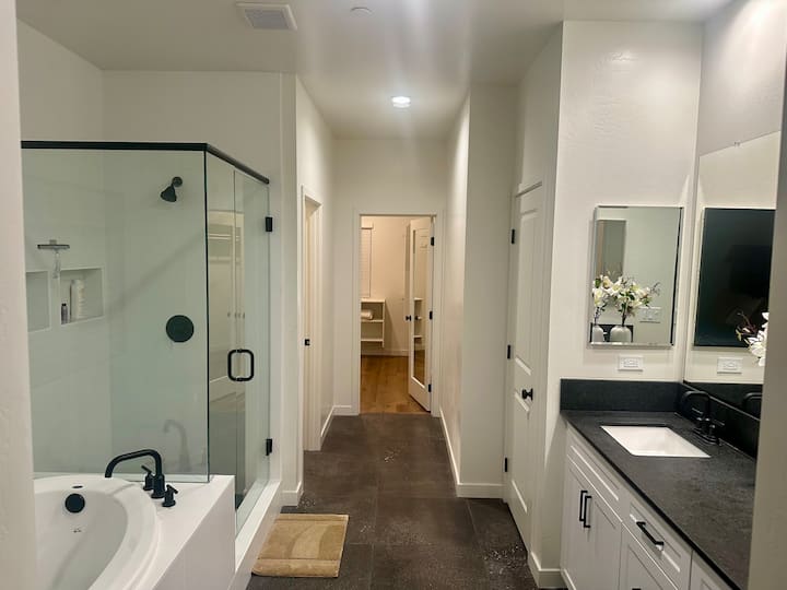 Magnolia Studio Suite - Bakersfield, CA