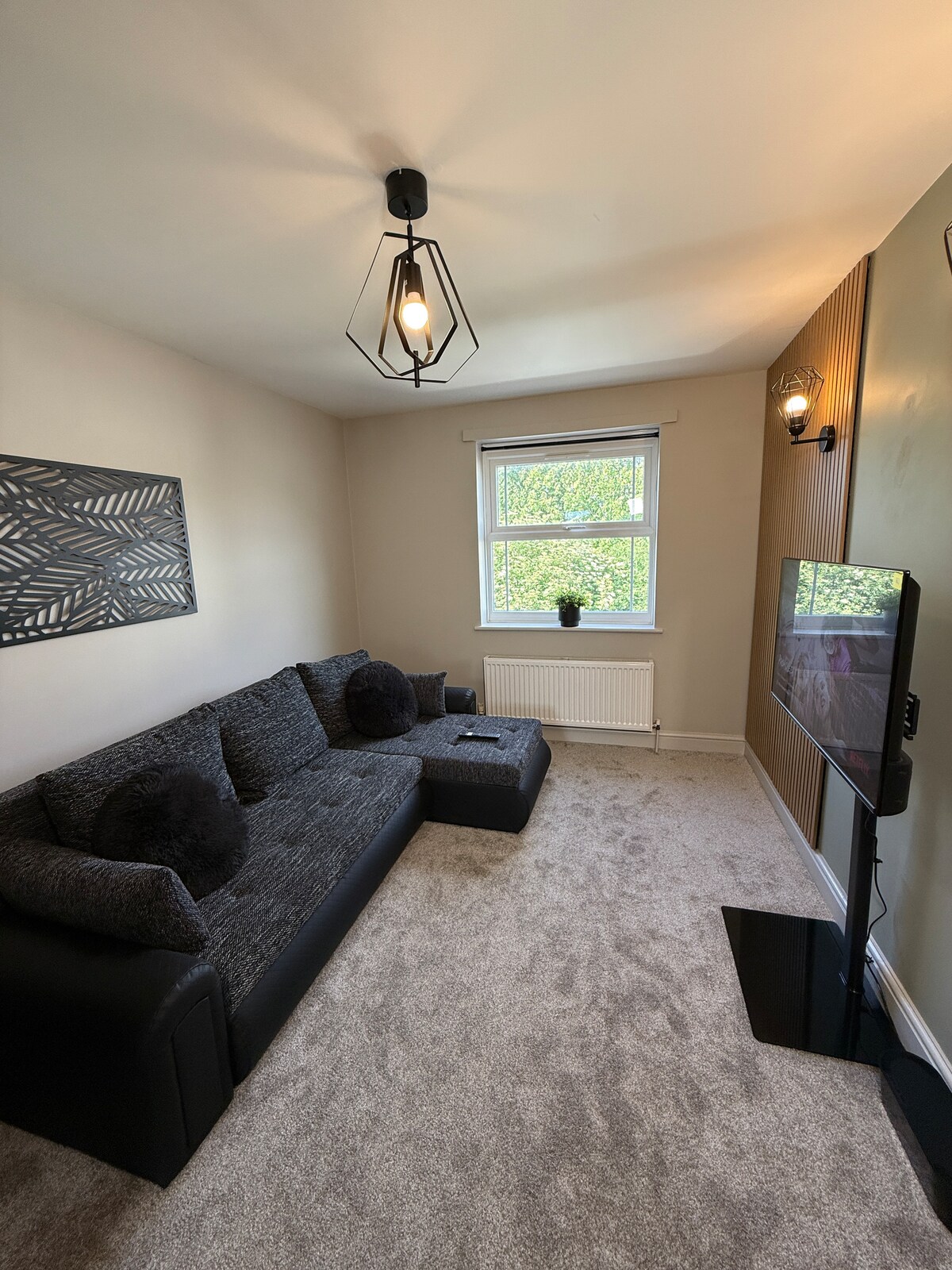 Emerald Long-Term Haven - Airbnb