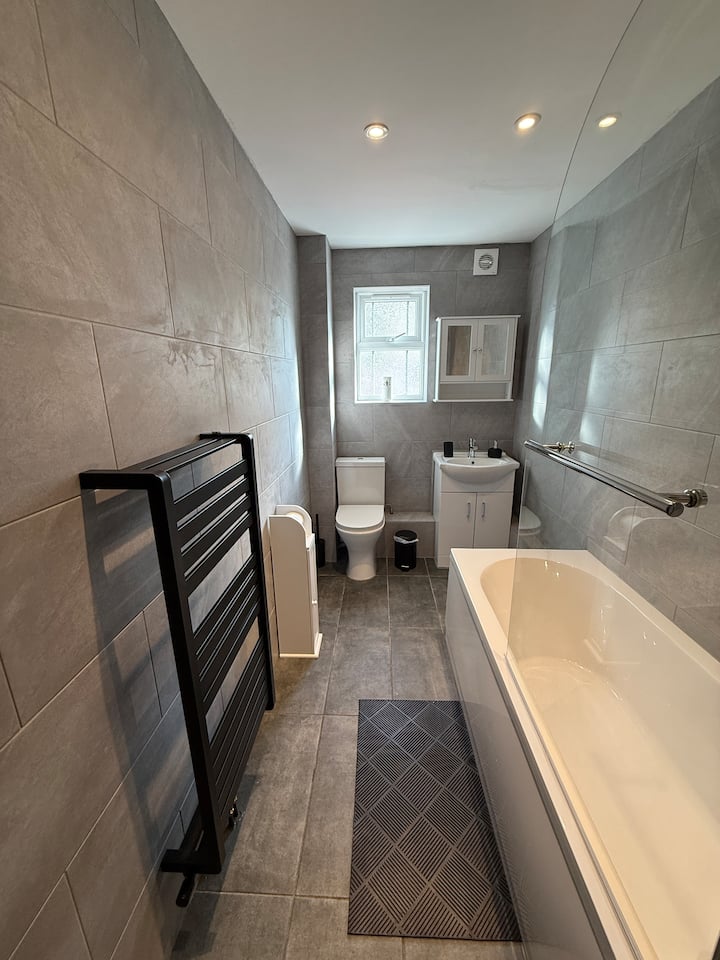 Emerald Cosy Haven - Bristol