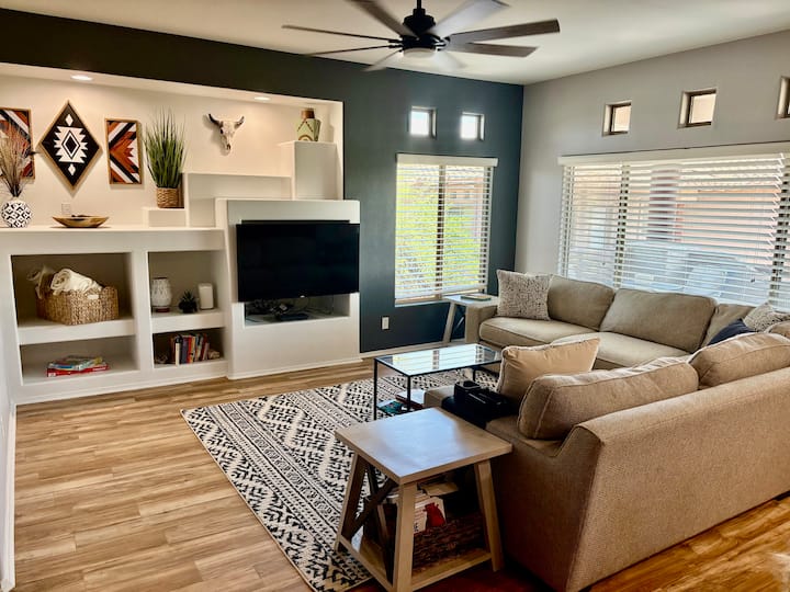 Freshly Renovated, Dog Friendly Condo With Views - Oro Valley, AZ