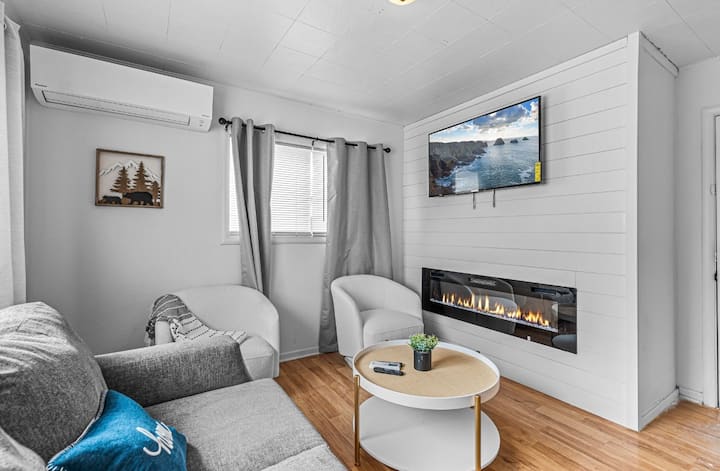 Adorable Home Prime Location! - Medford, OR