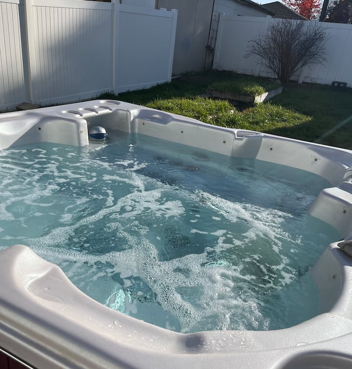 Hot Tub | Cozy Christmas | Theater | 7 Beds - Spokane, WA