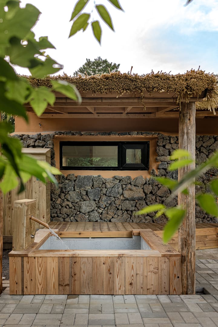 Traditional House _east C(aewoljo-kkti) - Jeju-si