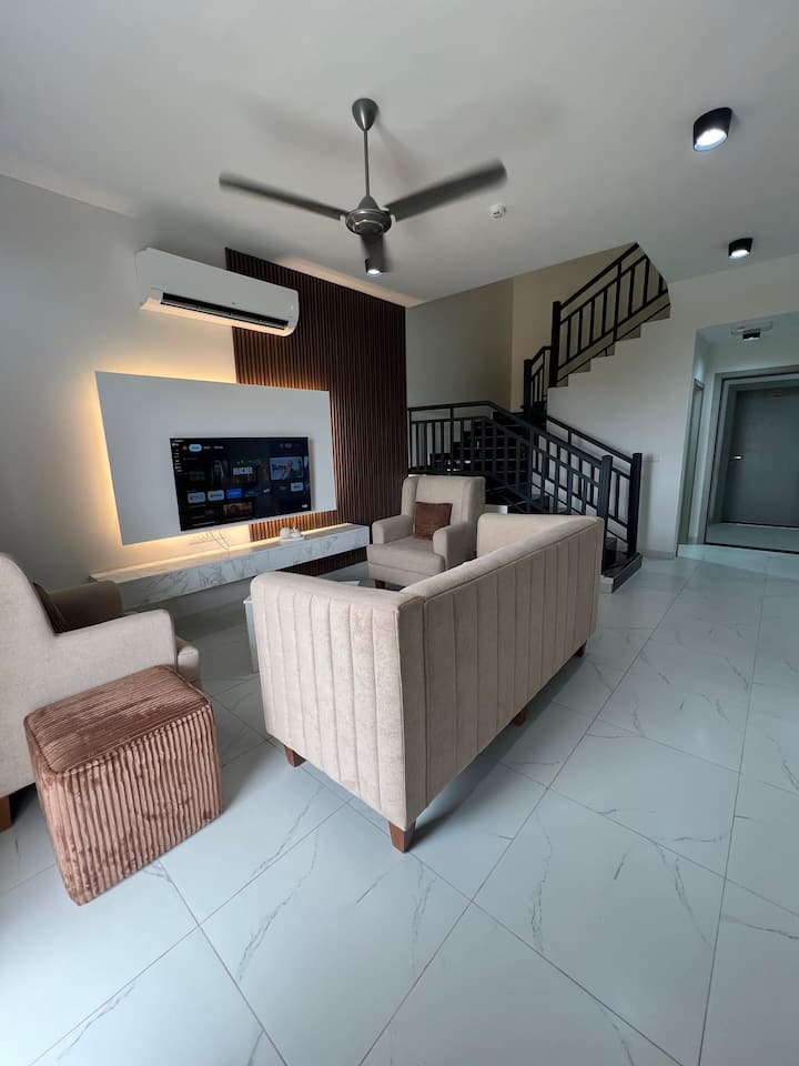 3br Modern Apt W/private Rooftop - Salalah