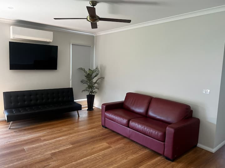 Superior 3 Bedroom Cottage - Albury