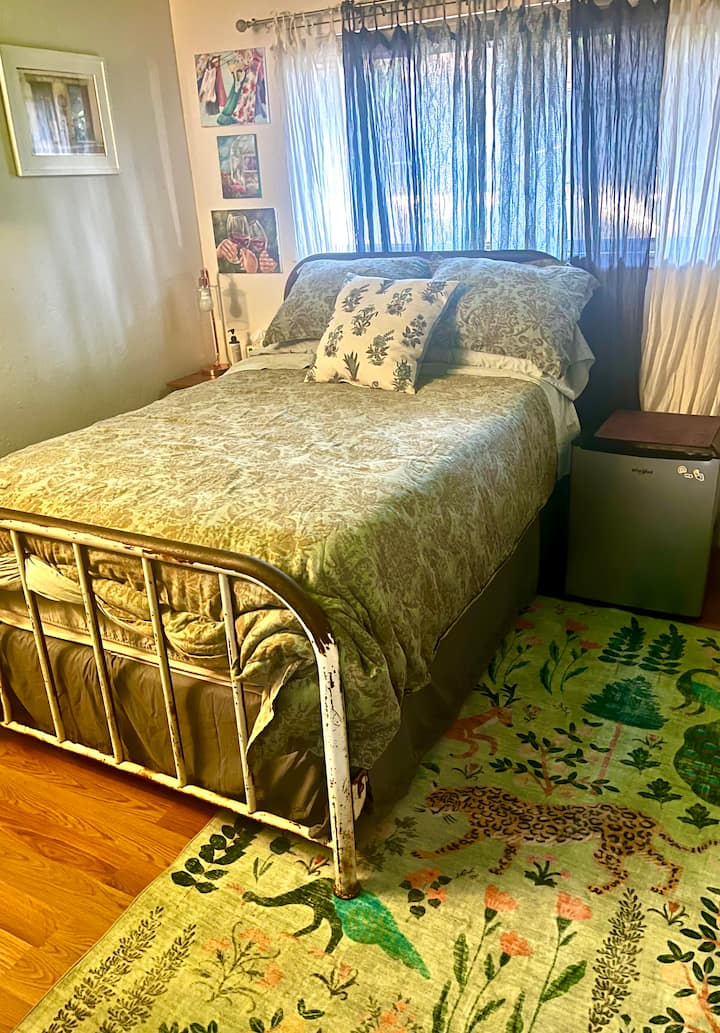 Comfy Room In S Davis Home - Davis, CA