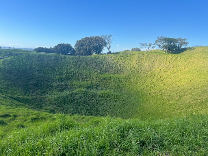 Escape To This Sun-kissed House - Auckland