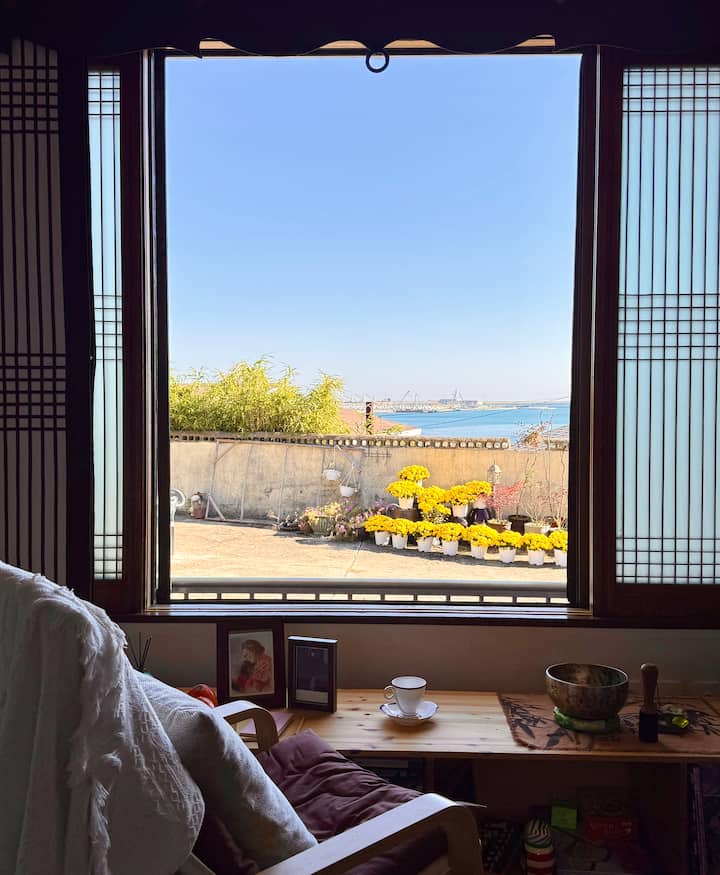 [선유정] 바다가 내려다보이는 조용하고 프라이빗한 독채 #바닷가 #일출 #레트로 #할머니집 - South Korea