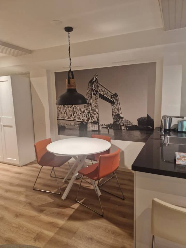Moderne Studio Met Eigen Entree, Gratis Parkeren. - Rotterdam
