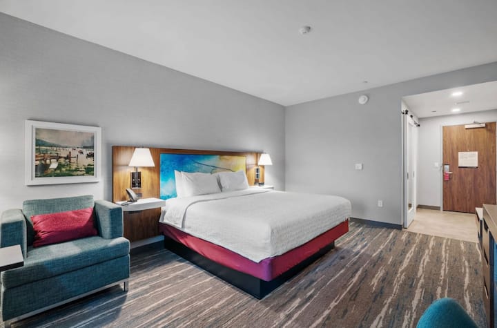 Stylish 1 King Suite W/ Parking & Breakfast - Cayucos, CA