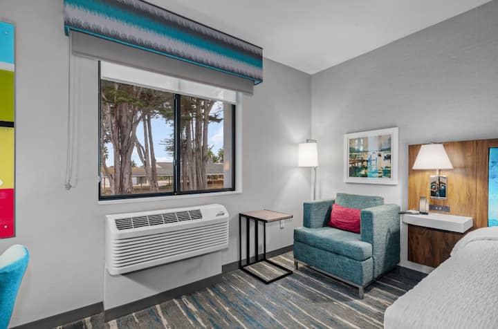 Stylish 2 Units W/ Parking And Breakfast - Cayucos, CA
