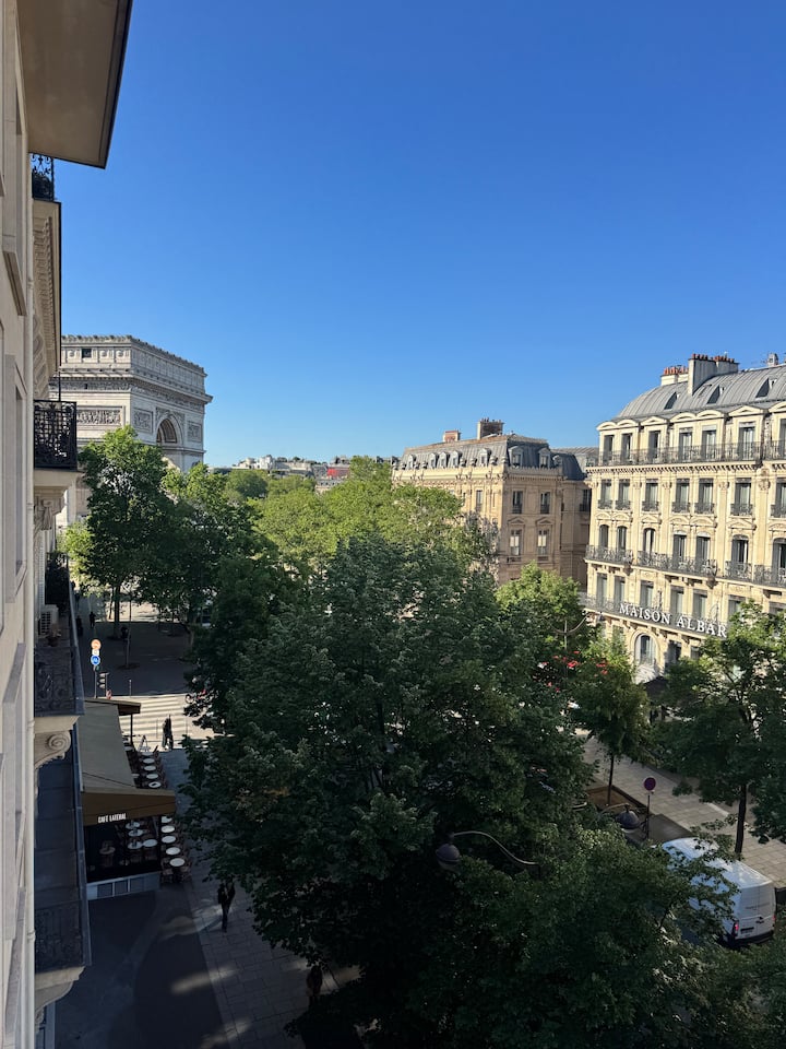 2br Stunning Apartment Champs ÉLysées - France