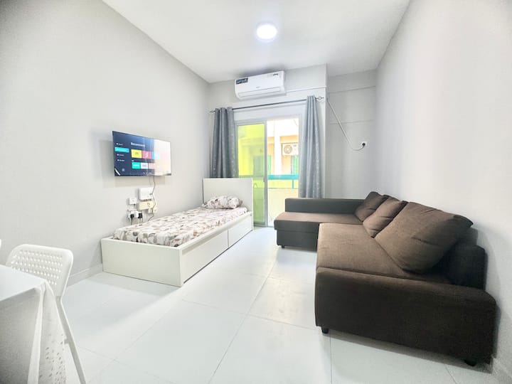 Clean Apartment With Sea View - Sharjah
