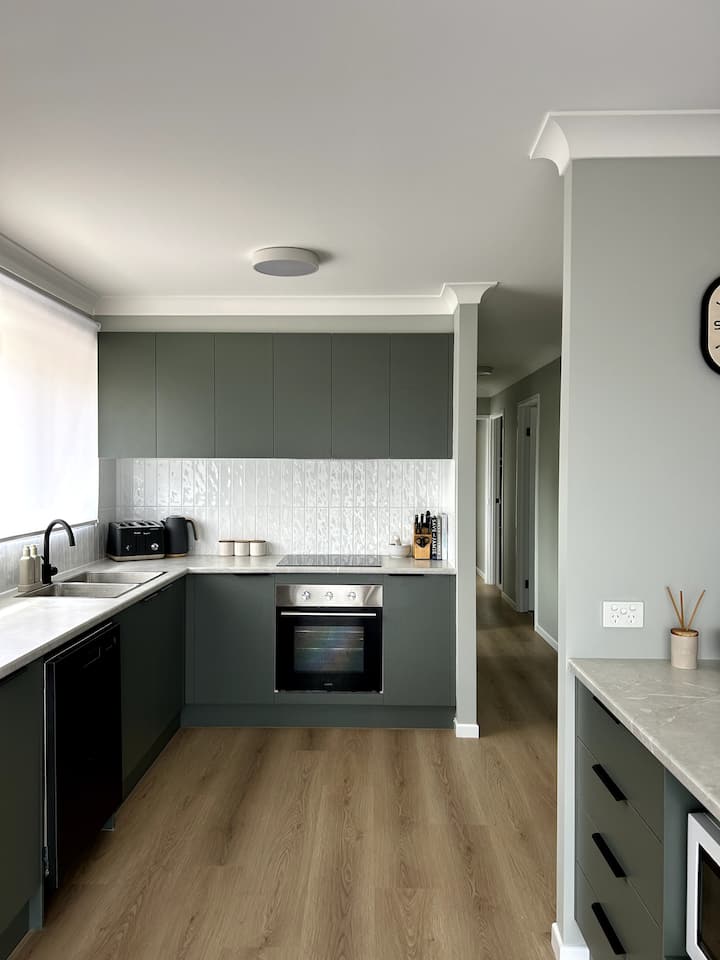 Farmhouse By The Coast - Kendall