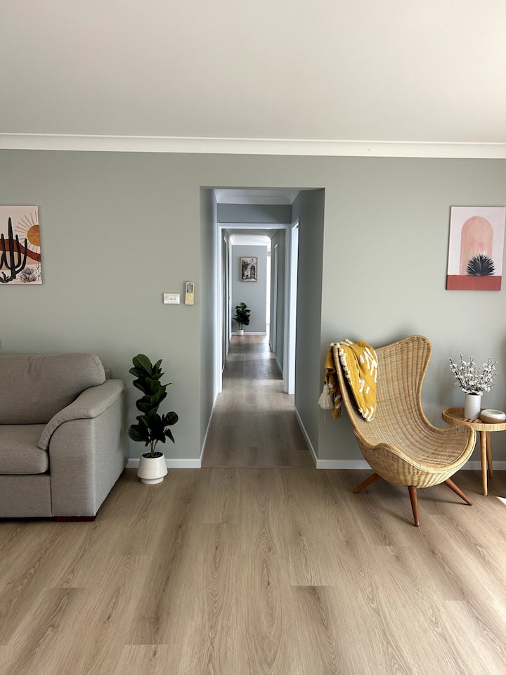 Farmhouse By The Coast - Kendall