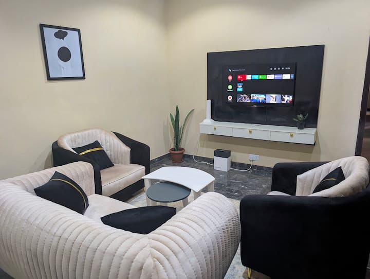Chic And Modern 1-bedroom Apartment - Jos
