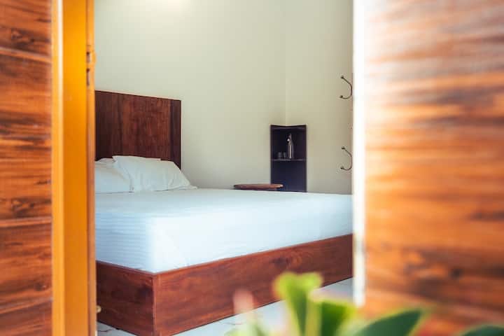 Wake To Waves, Surf, And Calm Cliff Mornings. - Varkala