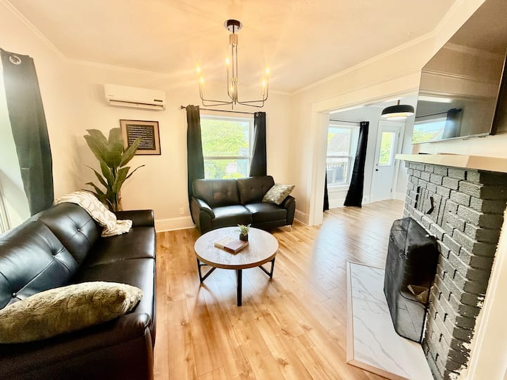 Walkable Downtown Apt | Work, Family, Pets - Moncton