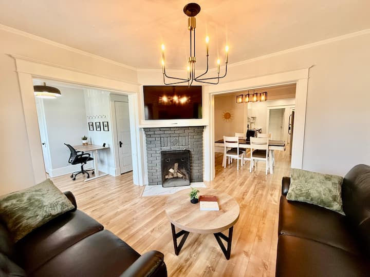 Walkable Downtown Apt | Work, Family, Pets - Moncton
