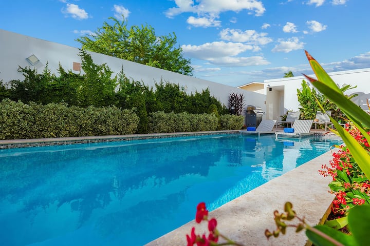 Luxury 2br Condo W/pool, Rooftop, Gym @ Palm Beach - Aruba