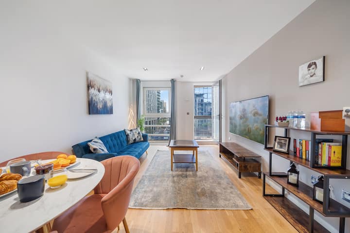 Bright & Airy Apartment, Great Location, Parking. - Brisbane Road