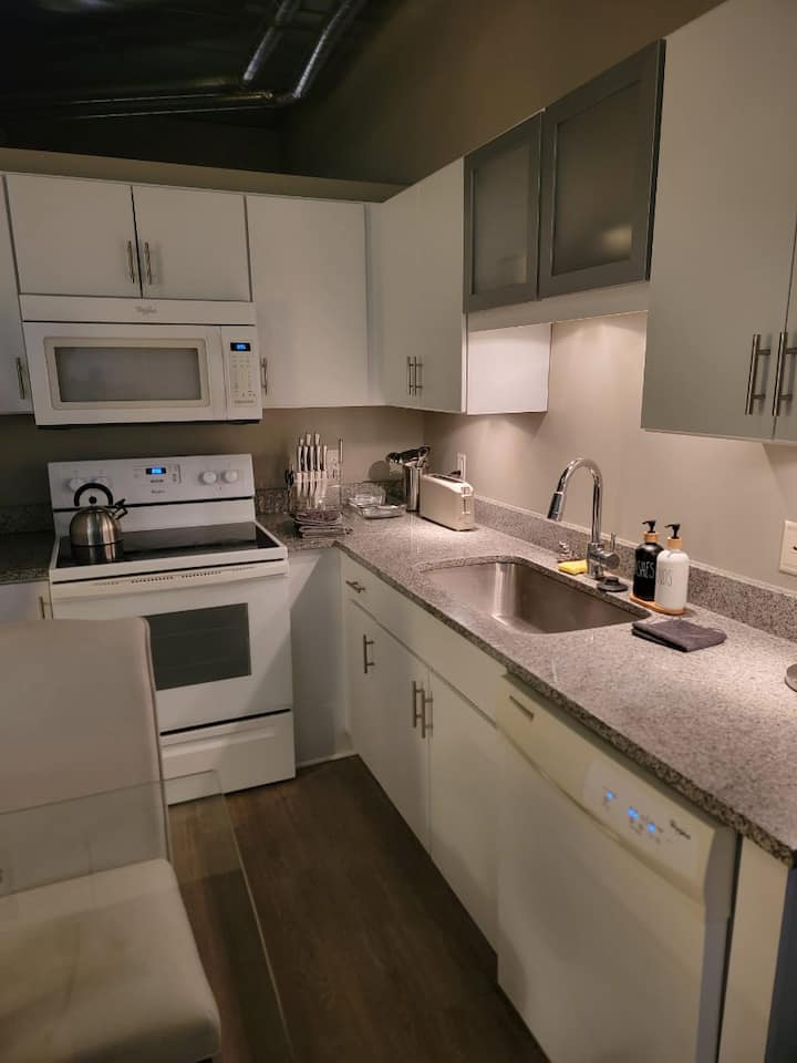 Ann Arbor's Humble Abode 
3 Mins To Kerrytown - Ann Arbor, MI