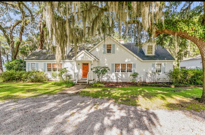 Five Bedroom Waterfront Home - Beaufort, SC