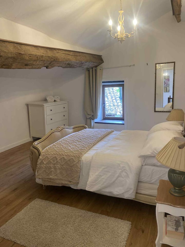 Characterful Old Farm Cottage - Saint-Mathieu