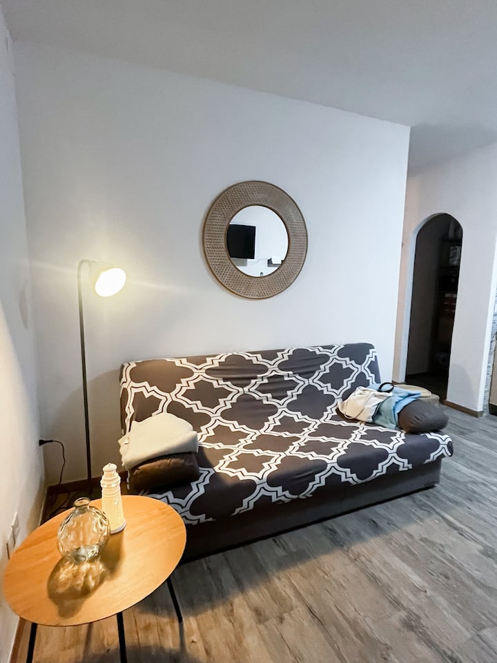 White Below - A Small Basement Apartment - Alghero