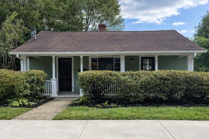 The Sage | Charming Cottage • Walk To Downtown, Iu - Bloomington, IN