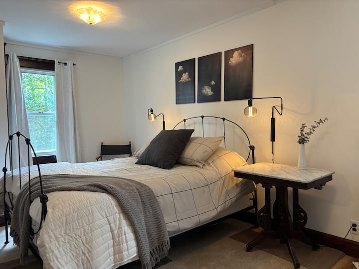 The Sage | Charming Cottage • Walk To Downtown, Iu - Bloomington