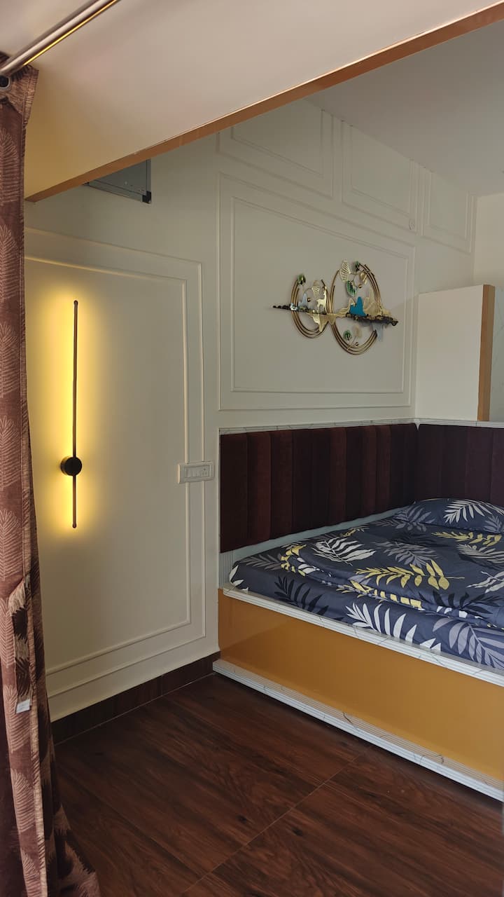 Penthouse Retreat W/ Balcony & Wi-fi – Ambattur - Chennai