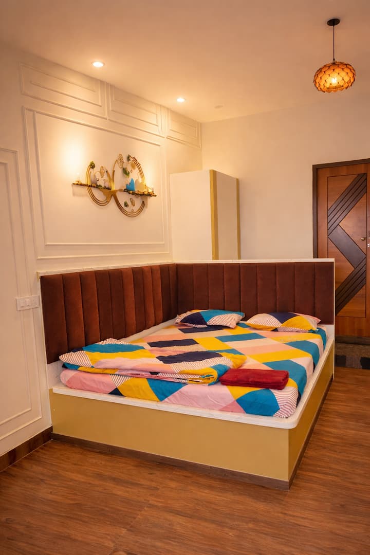 Penthouse Stay W/ Balcony, Wi-fi 4th Fl (No Lift) - Chennai