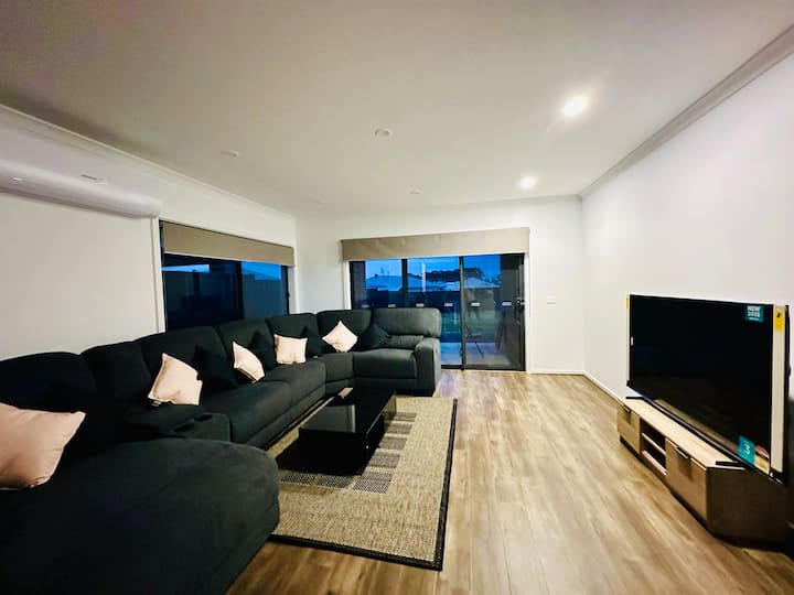 Bright Room In Shared Home - Bairnsdale