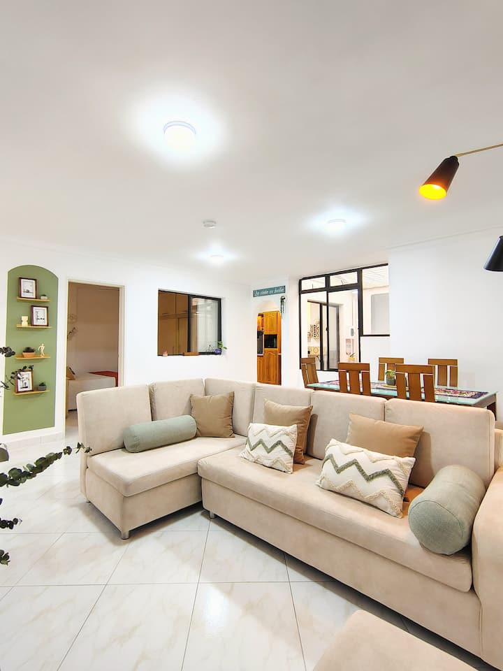 Hermoso Apto Primer Piso, Cómodo Y Cerca Al Metro. - Medellín