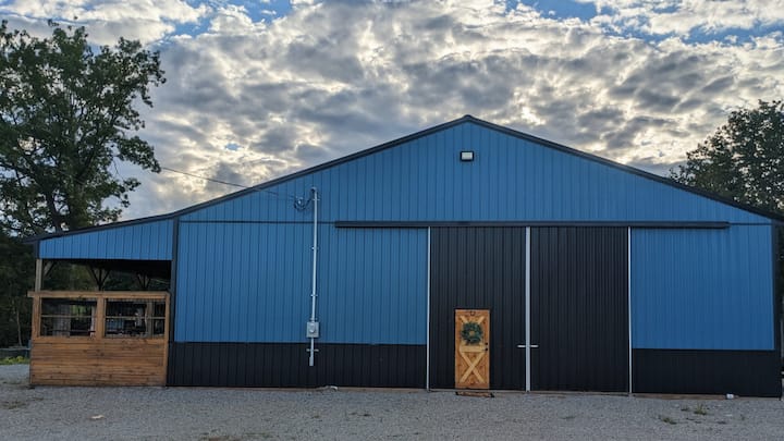 The Bunkhouse - Rustic Barn Stay / Country Charm - Mount Pleasant, PA