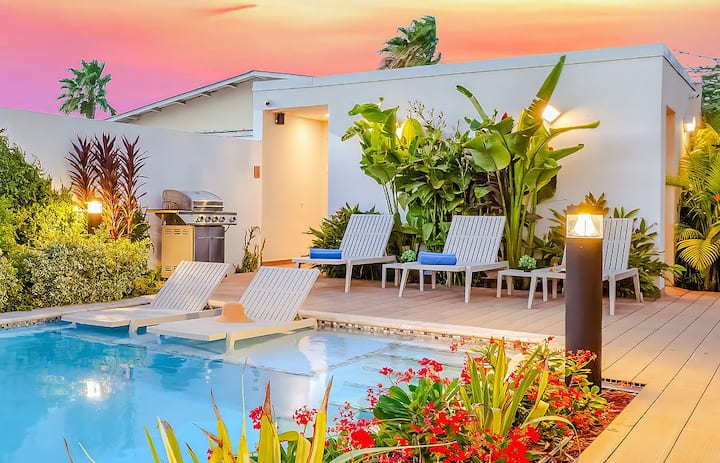 Modern Studio W/ Pool, Gym & Rooftop | Palm Beach - Aruba