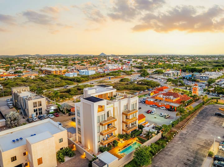 Stylish New 1br W/pool & Gym ~ Walk To Palm Beach! - Aruba